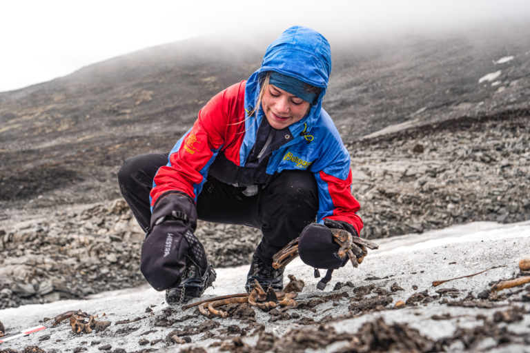Buried in Ice - The Franklin Expedition Cemetery - Secrets of the Ice
